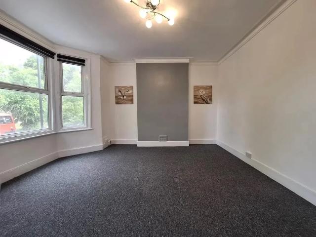 Apartment at Broad Lane, Greater London