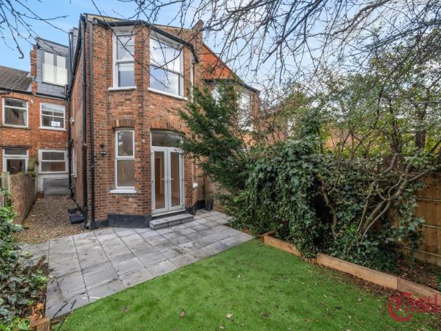 Apartment at Broad Lane, Greater London