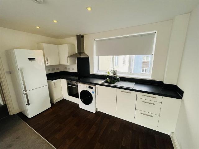 Apartment at Broad Street, Kingswood