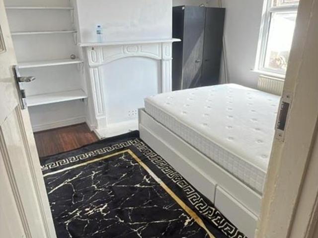 Apartment at Broadfield Avenue, Bristol