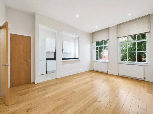 Apartment at Broadhurst Gardens, Greater London