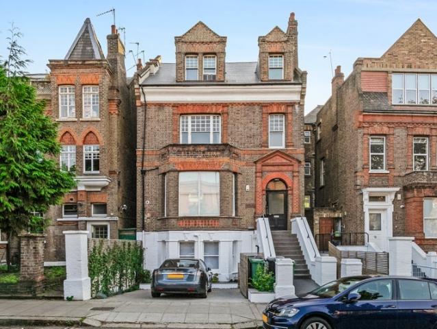 Apartment at Broadhurst Gardens, Greater London