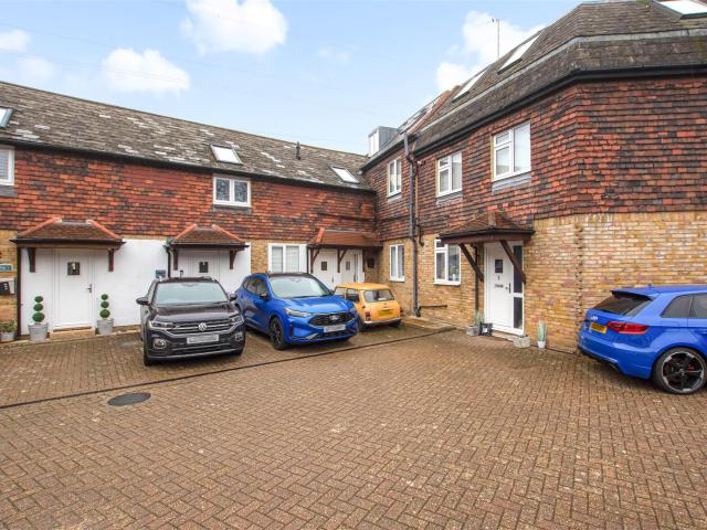 Apartment at Broke Farm Drive, Greater London