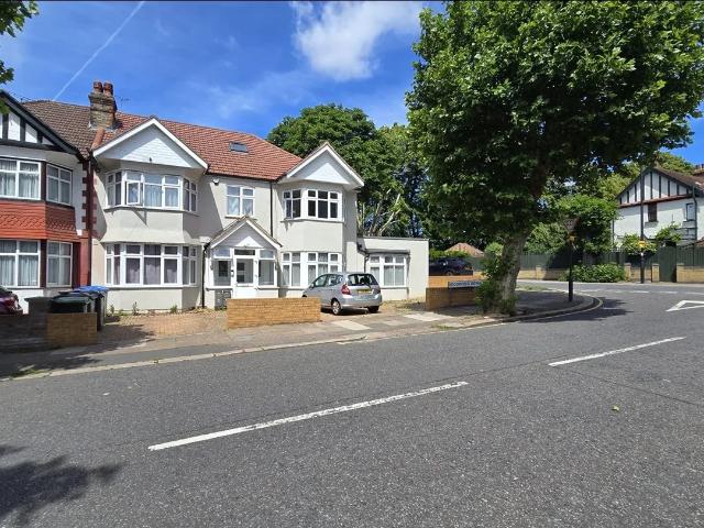 Apartment at Broomfield Lane, Greater London