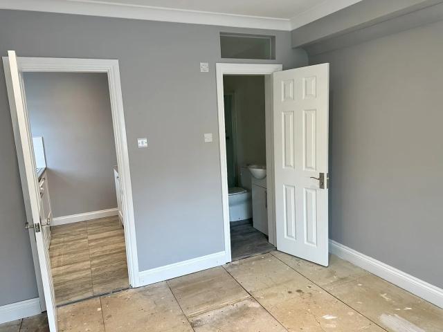 Apartment at Broomgrove Gardens, Greater London