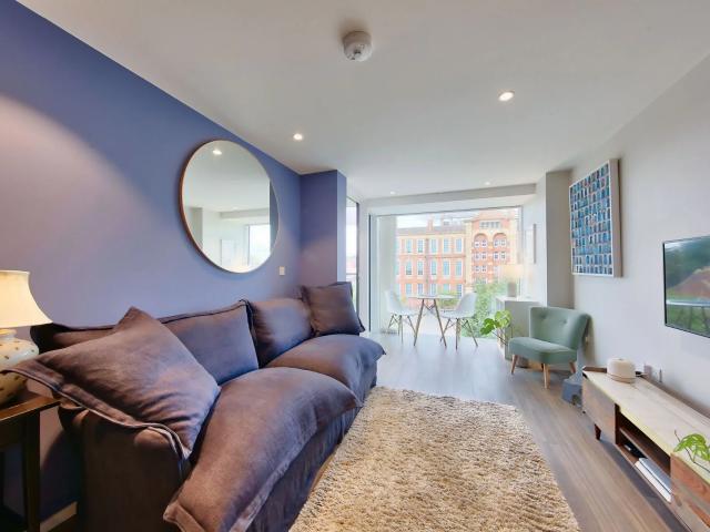 Apartment at Broomhill Road, Greater London