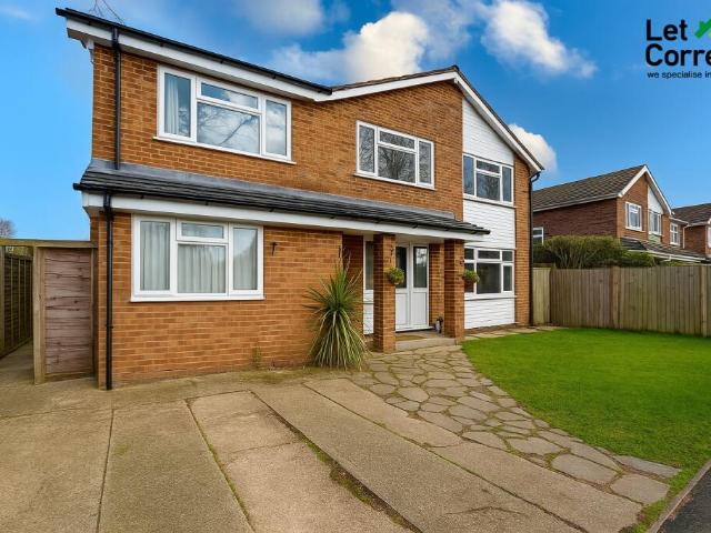 Apartment at Brookdene Close, Maidenhead