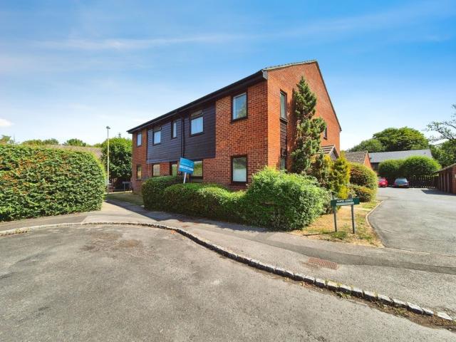 Apartment at Brookfield Close, Basingstoke and Deane