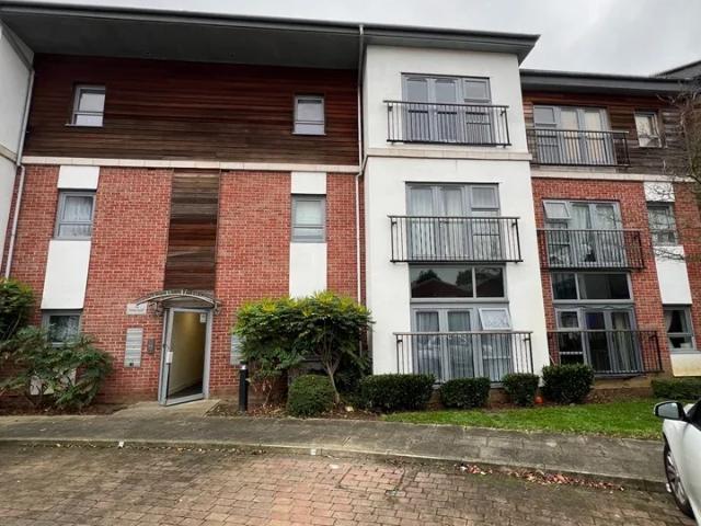 Apartment at Brooklands Avenue, Greater London