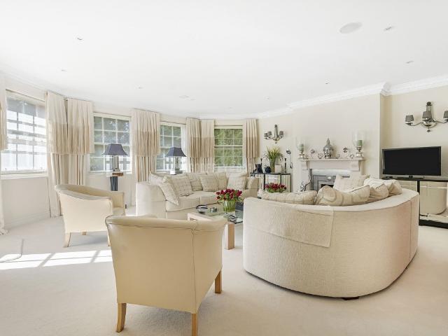 Apartment at Brookshill Drive, Greater London
