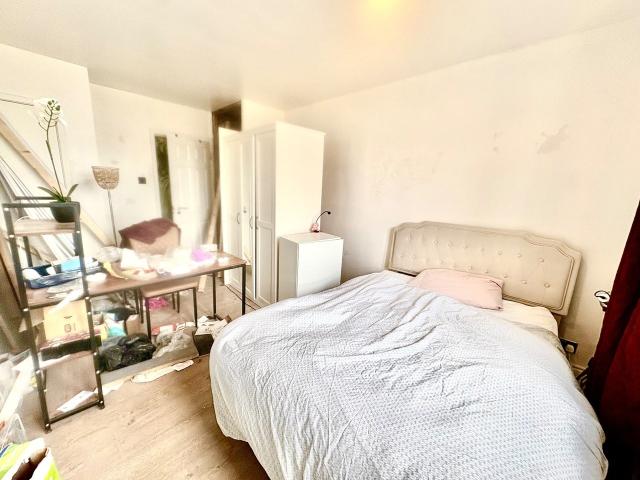 Apartment at Bromley High Street, Greater London