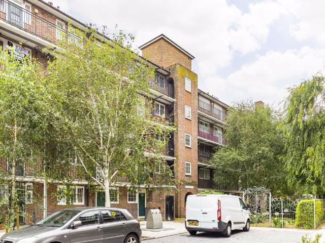 Apartment at Bromley High Street, Greater London