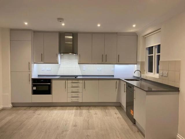 Apartment at Brompton Park Crescent, Greater London