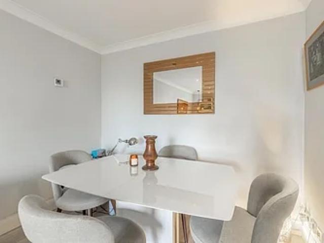 Apartment at Brompton Park Crescent, Greater London