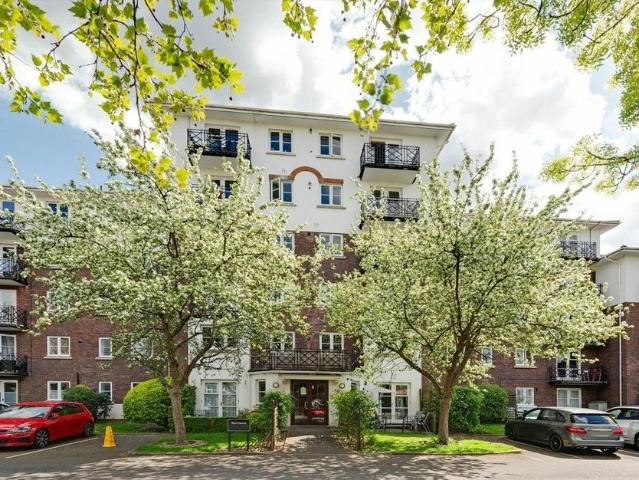 Apartment at Brompton Park Crescent, Greater London