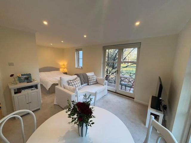 Apartment at Brompton Park Crescent, Greater London