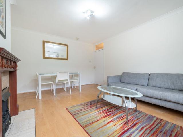 Apartment at Brondesbury Park, Greater London