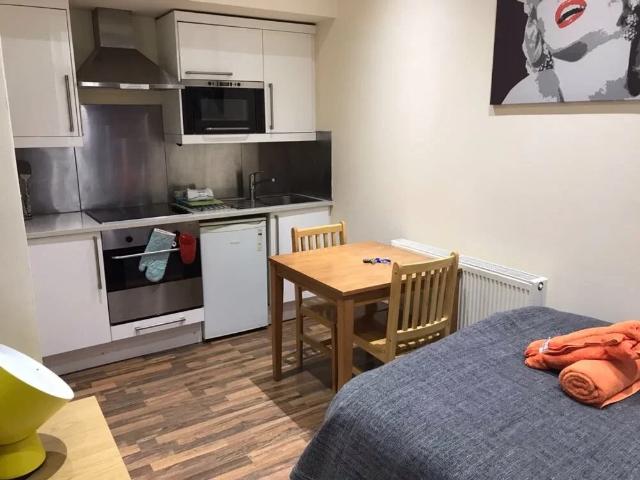 Apartment at Brondesbury Park, Greater London