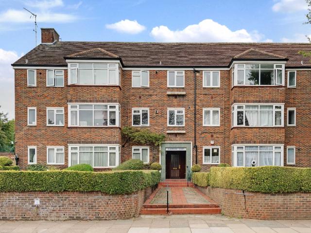 Apartment at Brondesbury Park, Greater London