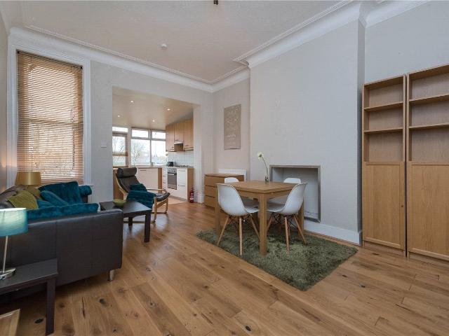 Apartment at Brondesbury Park, Greater London