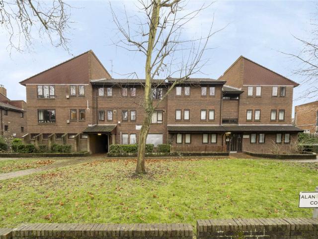 Apartment at Brondesbury Park, Greater London