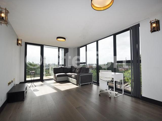 Apartment at Brondesbury Park, Greater London