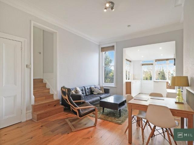 Apartment at Brondesbury Park, London