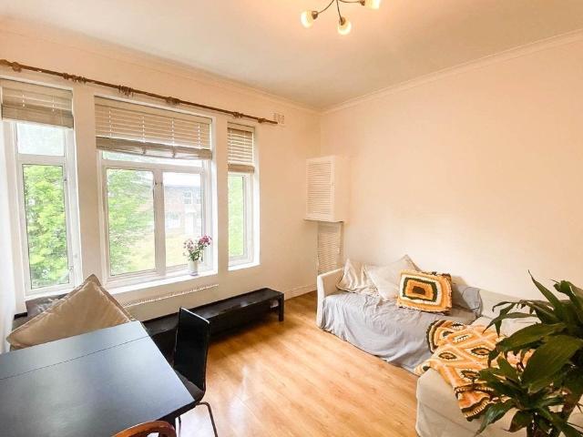 Apartment at Brondesbury Road, Greater London