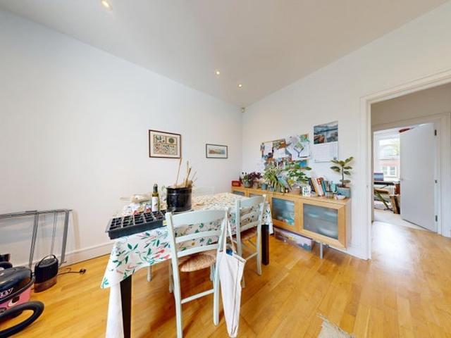 Apartment at Brondesbury Road, Greater London