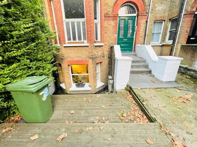 Apartment at Brondesbury Villas, Greater London