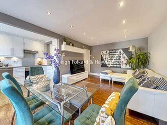Apartment at Brondesbury Villas, Greater London