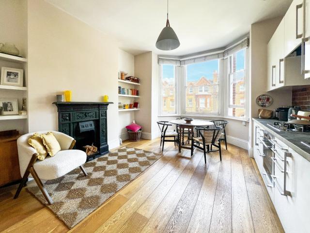 Apartment at Brondesbury Villas, Greater London