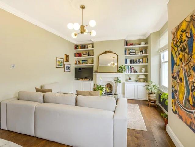Apartment at Broughton Road, Greater London