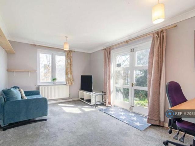 Apartment at Buxhall Crescent, Greater London