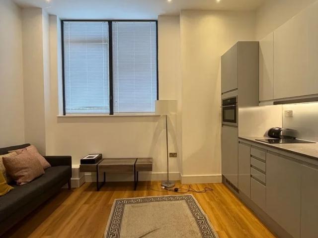 Apartment at Buckingham Avenue, Slough