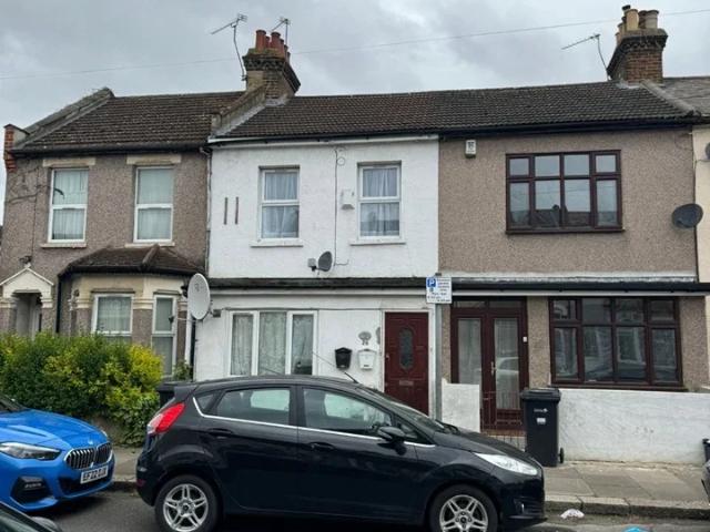 Apartment at Buckingham Road, Greater London