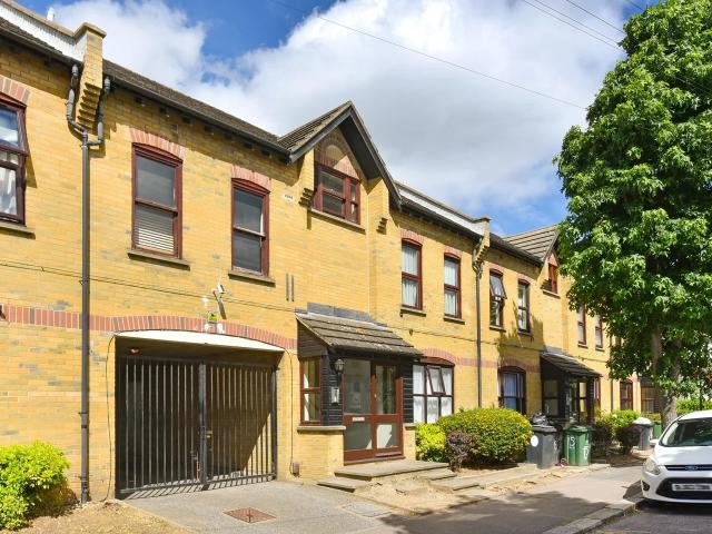 Apartment at Buckland Road, Greater London
