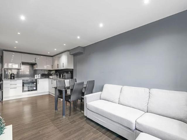 Apartment at Bullen Street, Greater London