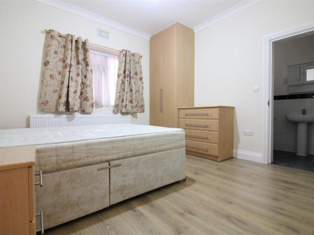 Apartment at Bulstrode Avenue, Greater London