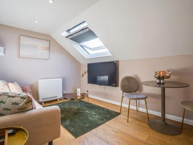 Apartment at Bulwer Street, Greater London