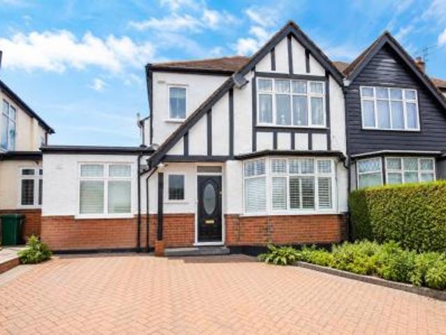 Apartment at Bunn's Lane, Greater London
