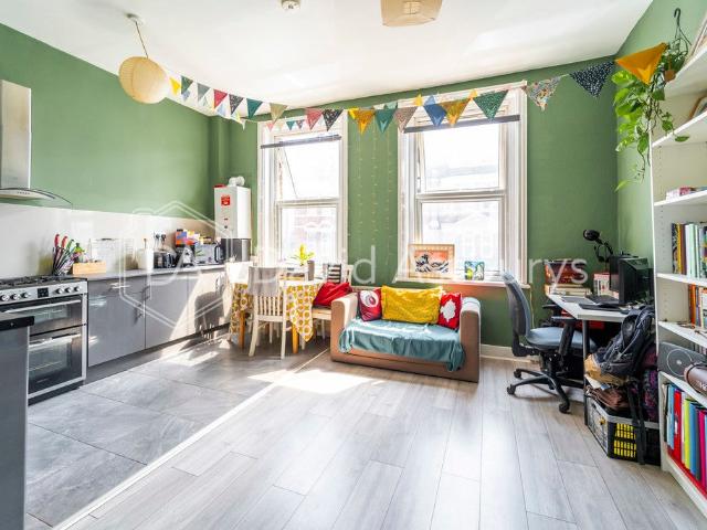 Apartment at Burgoyne Road, Greater London