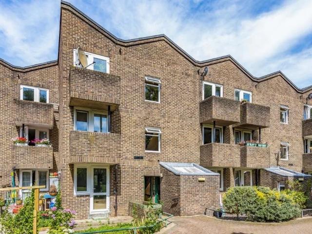 Apartment at Burlington Close, City of Westminster