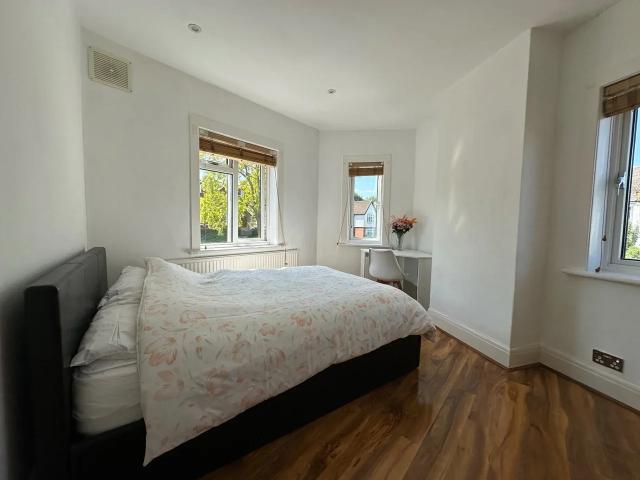 Apartment at Burney Avenue, Greater London
