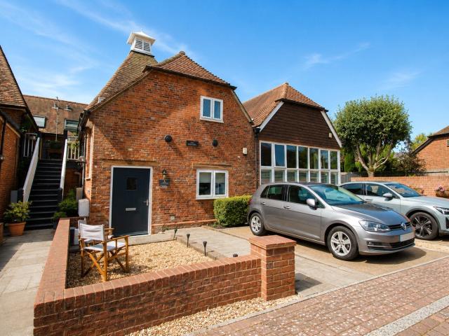Apartment at Burnham Square, East Hampshire