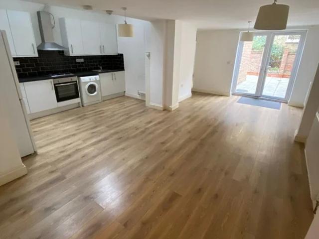 Apartment at Burnt Ash Hill, Greater London