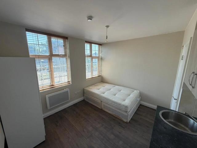 Apartment at Burnt Ash Lane, Greater London