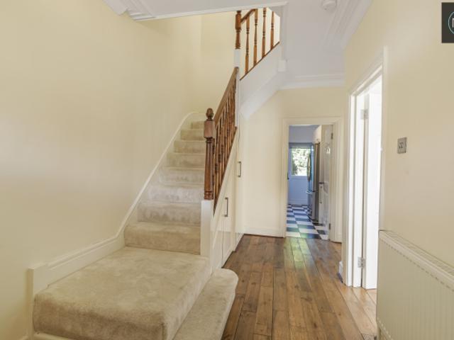 Apartment at Bushey Avenue, Greater London