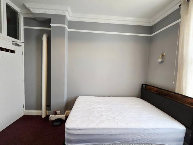 Apartment at Bushey Grove Road, Hertsmere