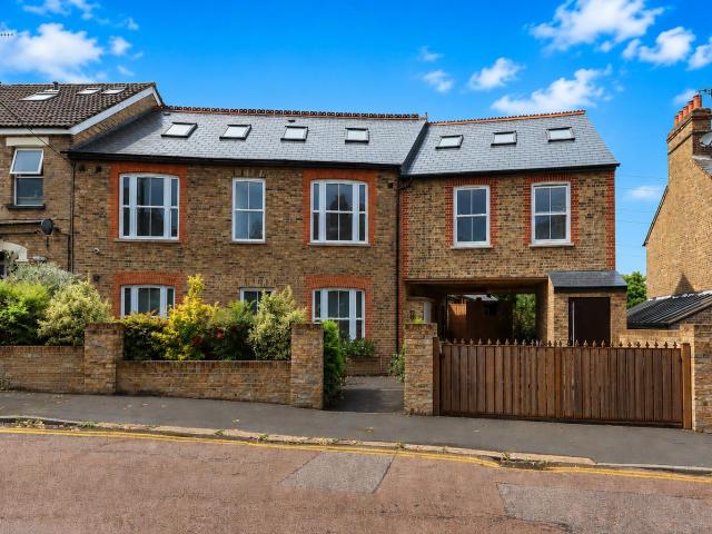 Apartment at Bushey Grove Road, Hertsmere